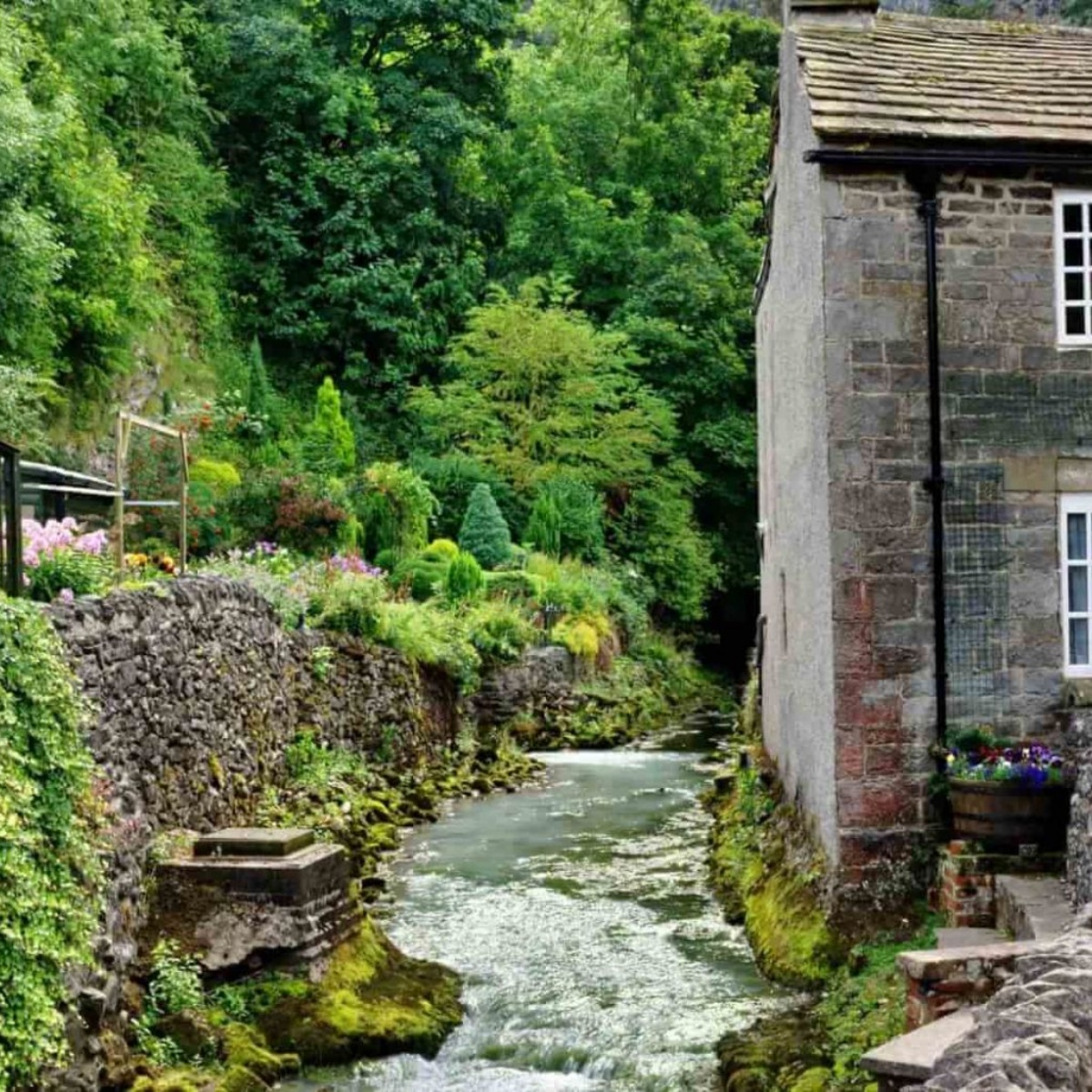 Rosehill Junior School - Y4 Residential Trip to Castleton
